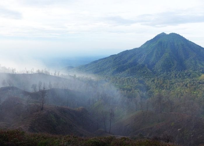 7 Puncak Gunung di Indonesia Paling Menakjubkan