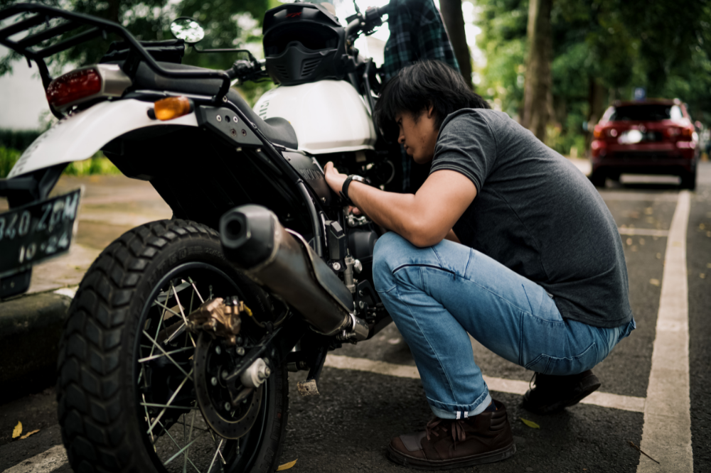Konsep Safety Riding, Perilaku dan 8 Perlengkapan Utamanya - Blog
