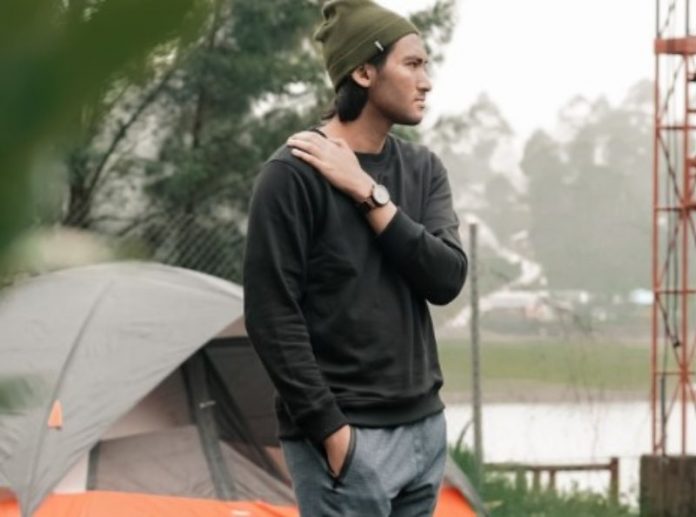 9 Inspirasi OOTD Baju Hitam untuk Pria dan Wanita