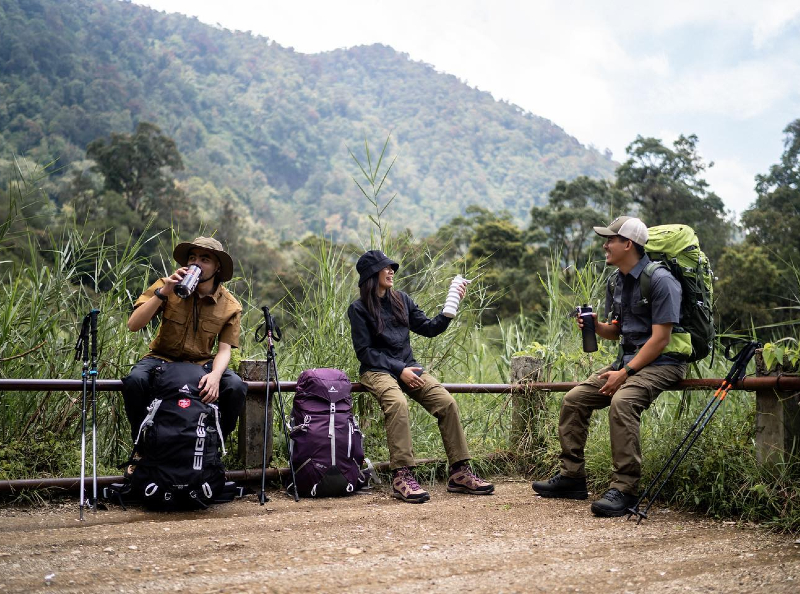 9 Ide Pose Keren di Gunung yang Bikin Fotomu Lebih Hidup