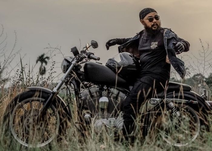 Style Bandana Pria Saat Riding, Cek Rekomendasi Terbaiknya!