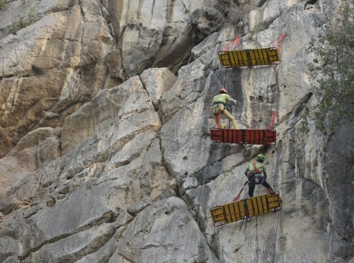 Apa Itu Portaledge dalam Dunia Panjat Tebing? - Blog
