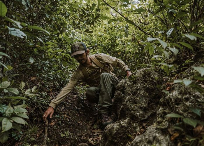 Aturan Berjalan di Tempat Becek dan Berlumpur Saat Naik Gunung