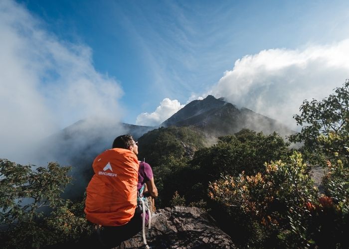 5 Gunung Paling Curam di Indonesia yang Wajib Dicoba