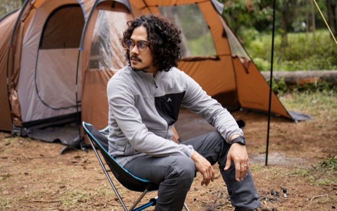 6 Cara Memilih Jaket Gunung yang Pas untuk Pendakian