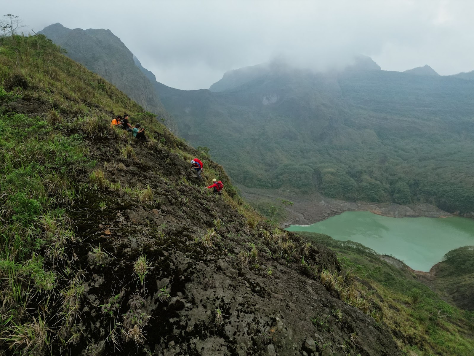 Wisata Gunung Kelud: Pesona Kawah dan Tips Mendakinya