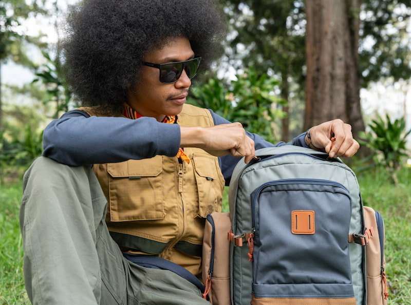 Apa Itu Vest? Ini Fungsi, Jenis, & Rekomendasi Outfit-nya