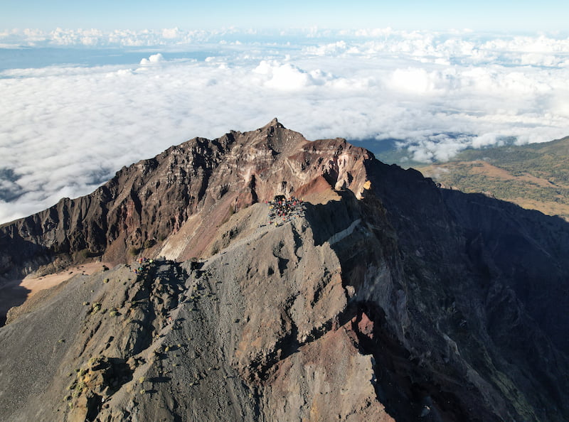 Mengenal Seven Summit Dunia, Ada yang Lokasinya di Indonesia!